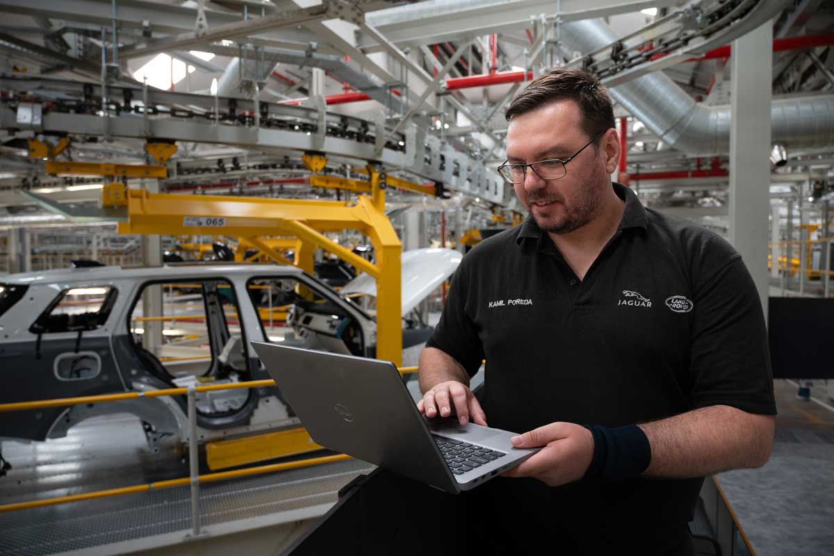 Jaguar Land Rover trains hundreds in new data skills | AutoScene